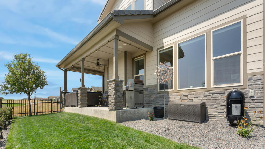 What to Expect From a Professional Siding Crew (And What’s a Red Flag ...